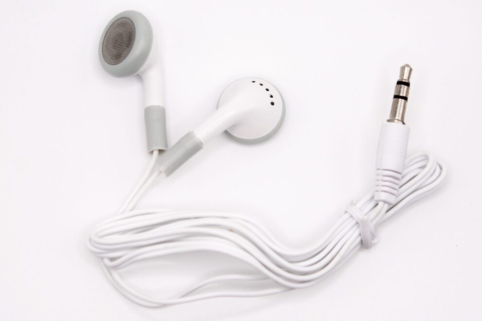 Stereo Long 6' Cable In-Ear Earbuds - Low Cost Earbuds